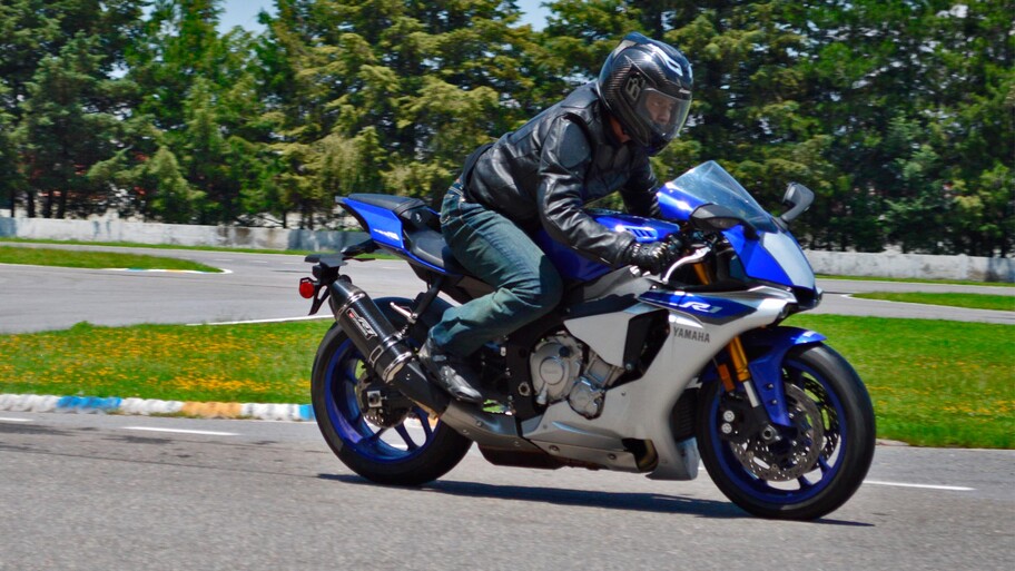 Yamaha R1 2020, un día de emoción en pista