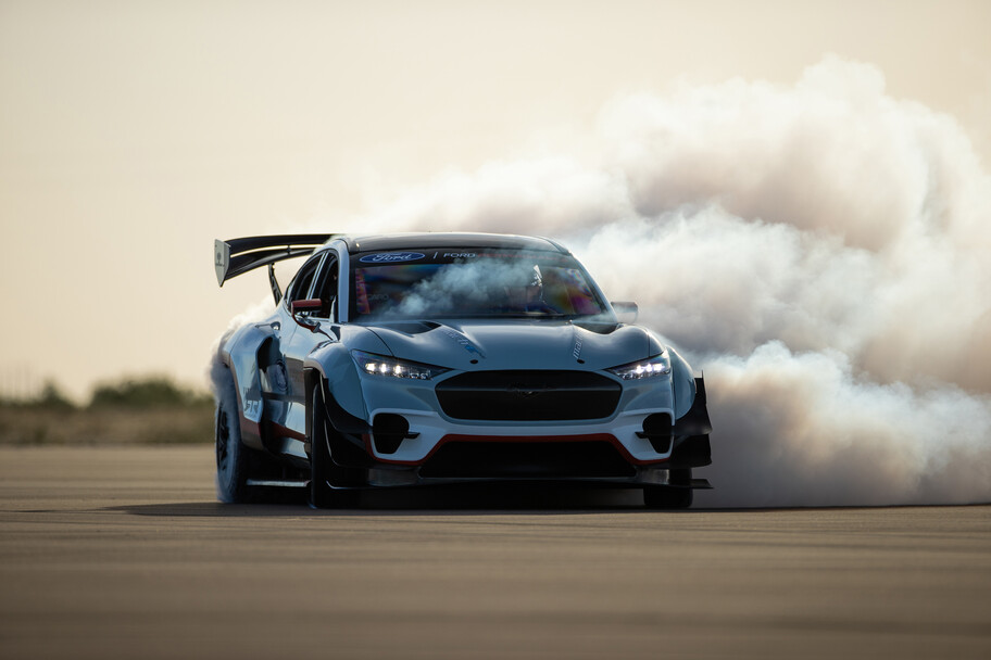 Ken Block pide su turno para driftear el Mustang Mach-E 1400